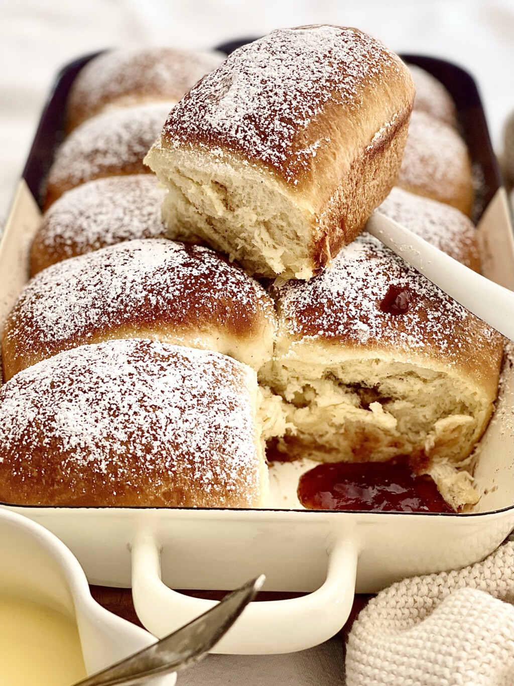 Buchteln mit Marmelade - Von Januar bis Dezember